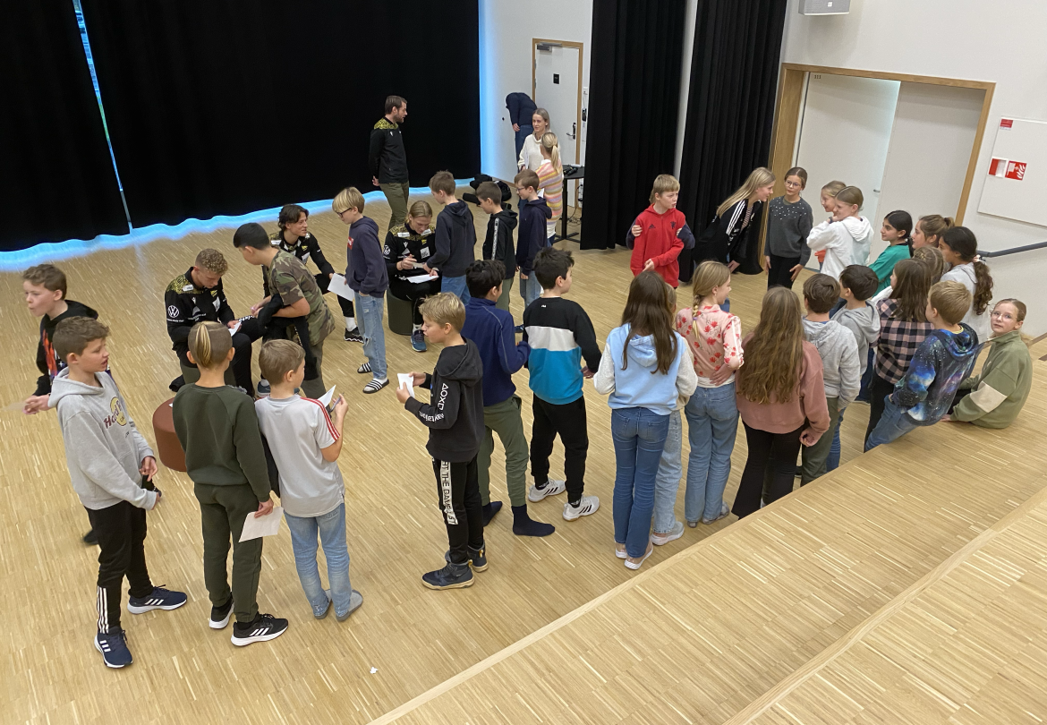 Mathias, Sander og August på skolebesøk om mobbing / Start