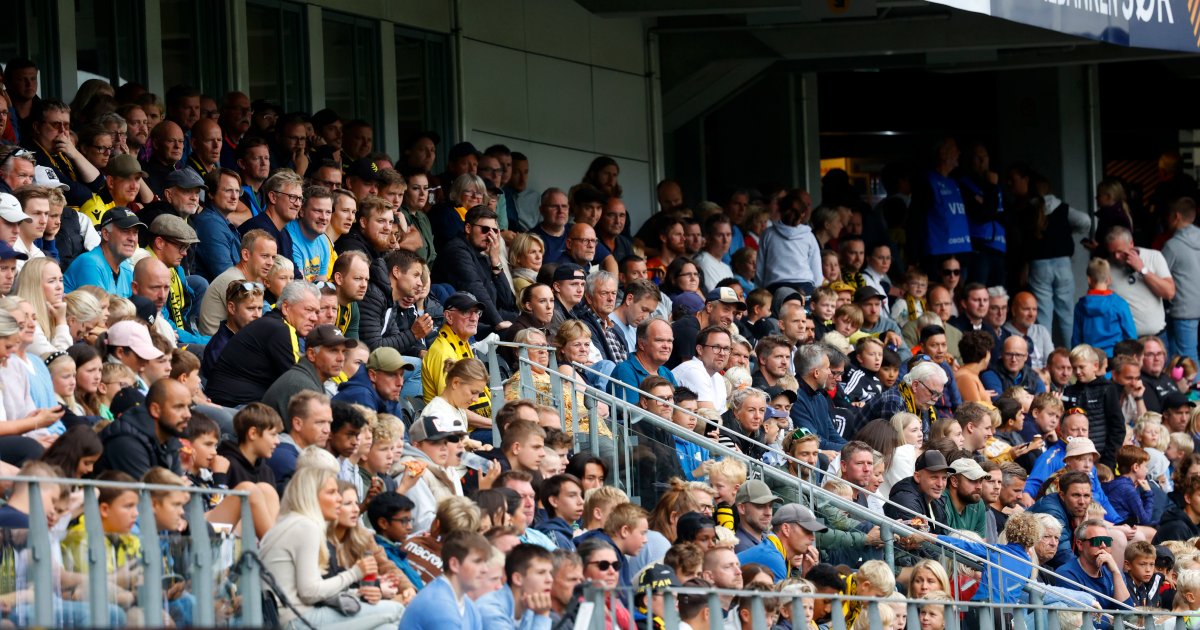 Sandnes Ulf hjemme på fotballens festdag / Start